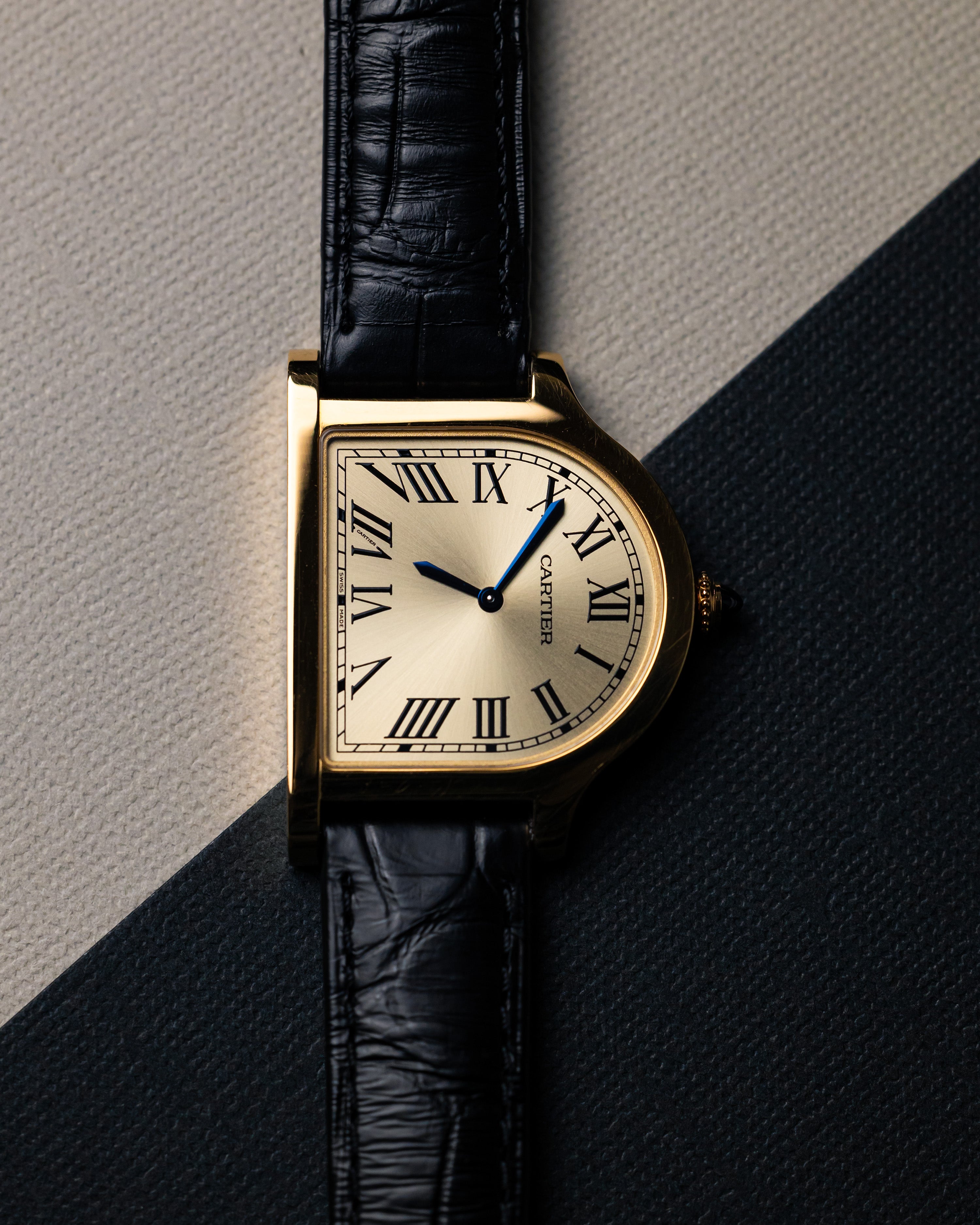 2022 Cartier Cloche de Cartier (CPCP) Yellow Gold – Circle Red Watches