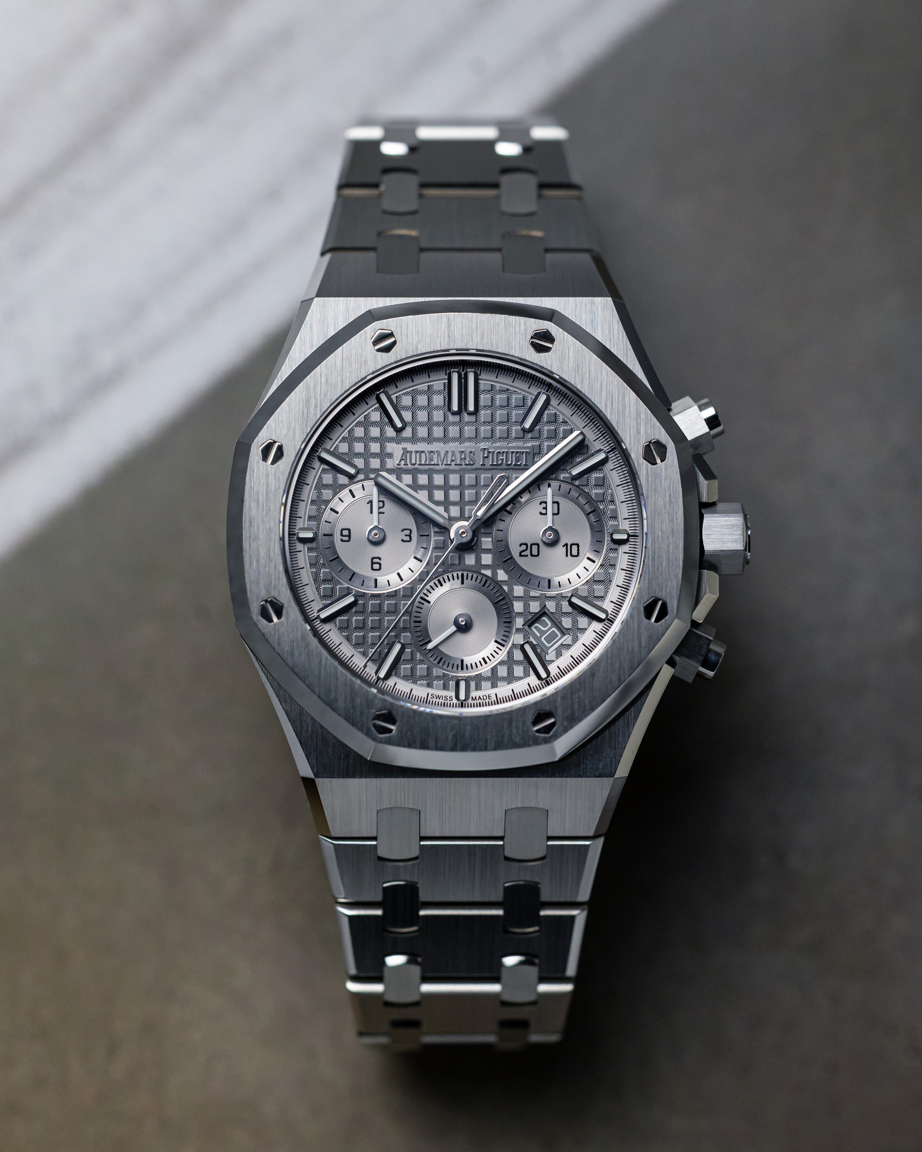 2025 Audemars Piguet Royal Oak Chronograph – Circle Red Watches