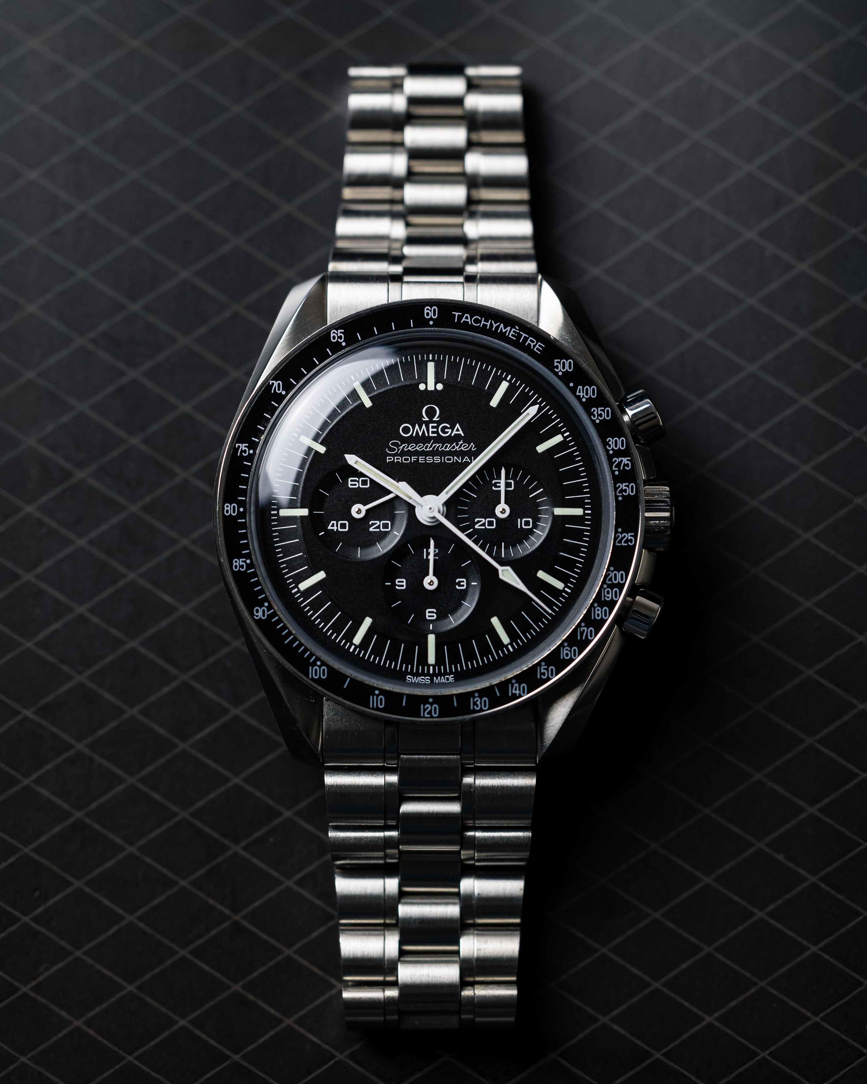 2023 Omega Speedmaster Moonwatch Professional – Circle Red Watches